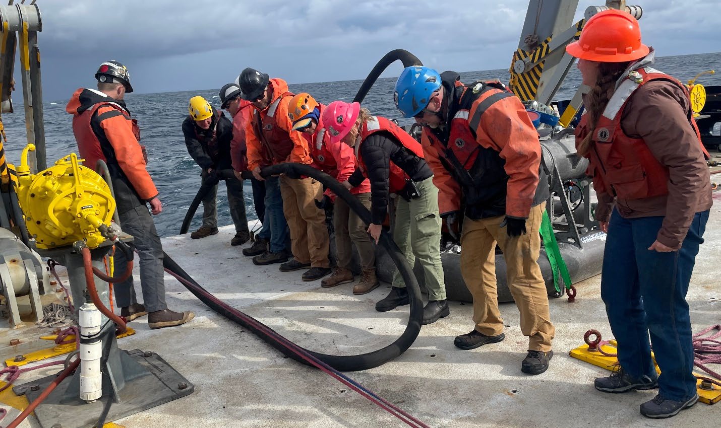 Surface Mooring Deployments Off Washington - OOI Expedition